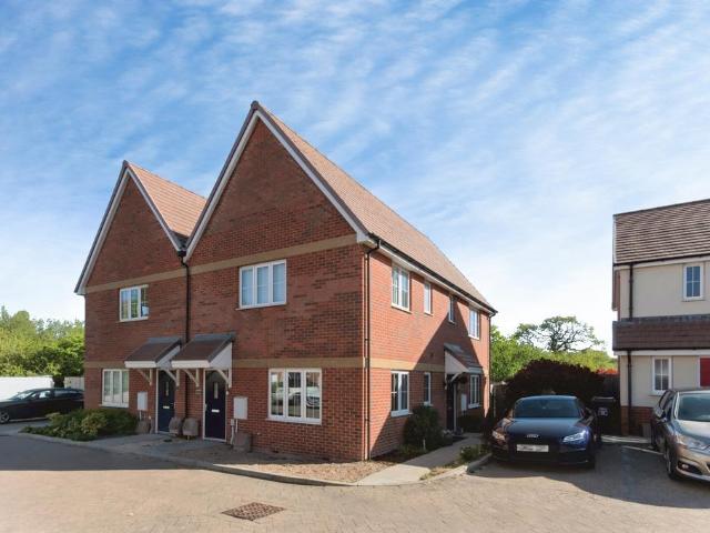 1 bedroom maisonette for sale