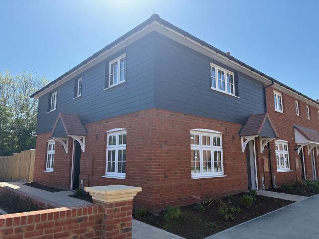 1 bedroom maisonette for sale