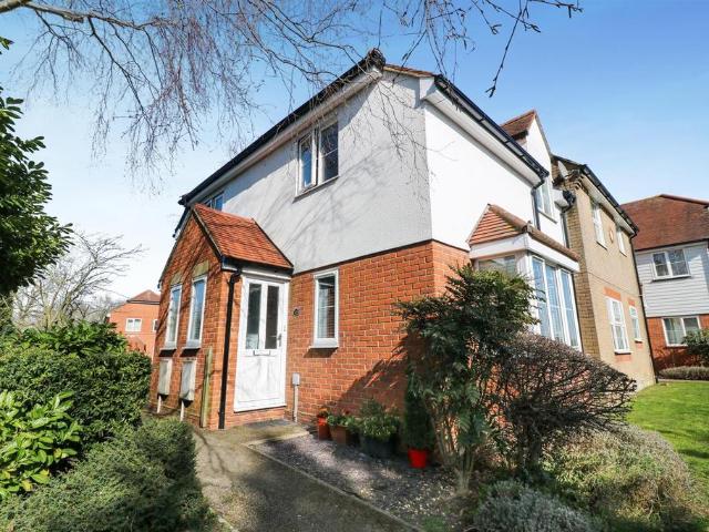 1 bedroom maisonette for sale