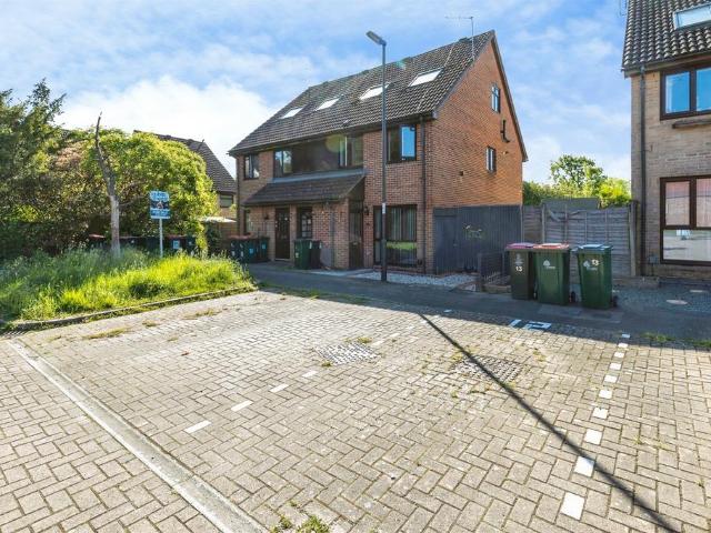 1 bedroom maisonette for sale