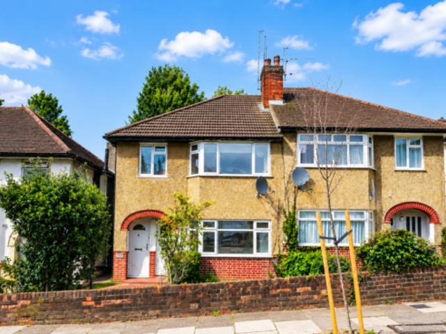 1 bedroom maisonette for sale in 105 Connell Crescent, Ealing, London, W5 3BJ, W5