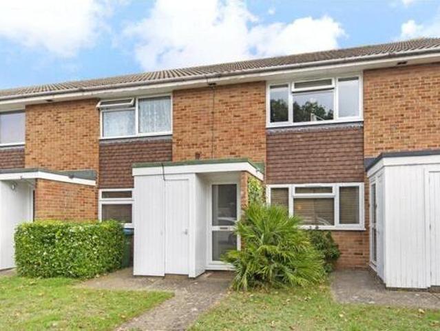 1 Bedroom Maisonette For Sale In Walton on thames, Surrey