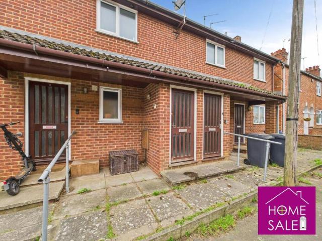 1 bedroom maisonette for sale in Beechwood Road, Duston, NN5