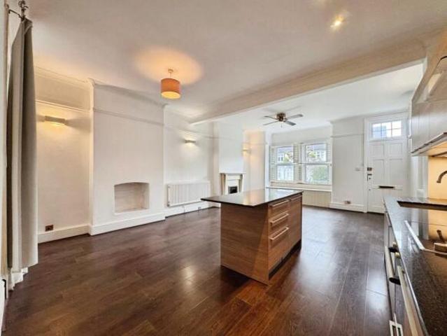 1 bedroom maisonette for sale in Birkbeck Road, London, NW7