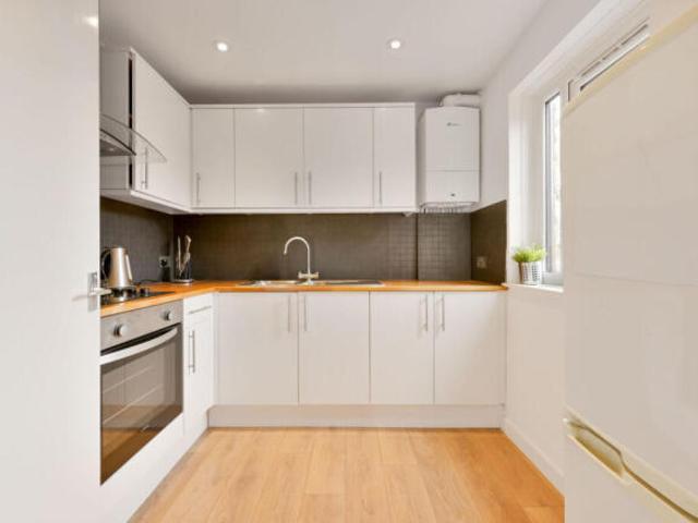 1 bedroom maisonette for sale in Cotts Close, Hanwell, London, W7