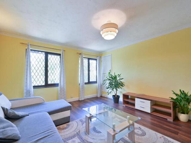 1 bedroom maisonette for sale in Ebury Road, Watford, WD17