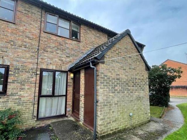 1 Bedroom Maisonette For Sale In Lightwater, Surrey