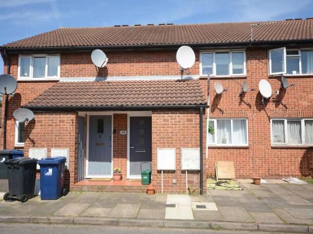1 bedroom maisonette for sale in Nicholas Close, Greenford, UB6