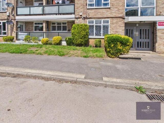 1 bedroom maisonette for sale in One bedroom ground floor Maisonette Maryside, Slough, SL3