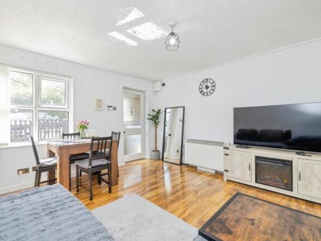 1 bedroom maisonette for sale in Redwood Close, Watford, WD19