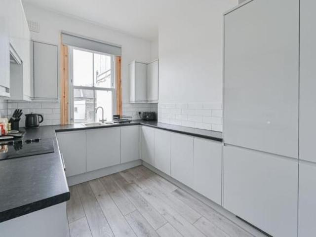 1 bedroom maisonette for sale in Selkirk Road, Tooting, London, SW17