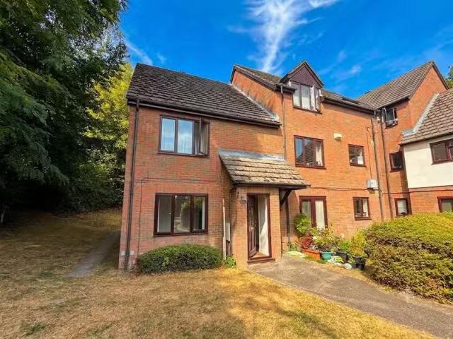 1 bedroom maisonette for rent in Windrush Court, High Wycombe.