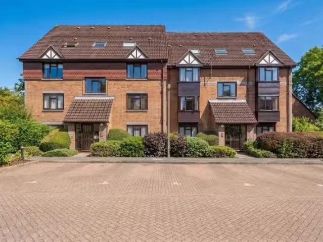 1 bedroom maisonette for rent in Woking, Surrey, GU22
