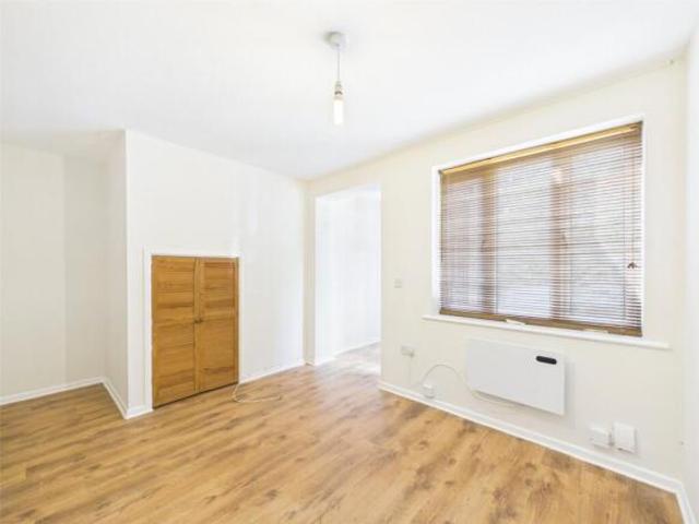 1 bedroom maisonette for rent in Alders Green, Gloucester, Gloucestershire, GL2