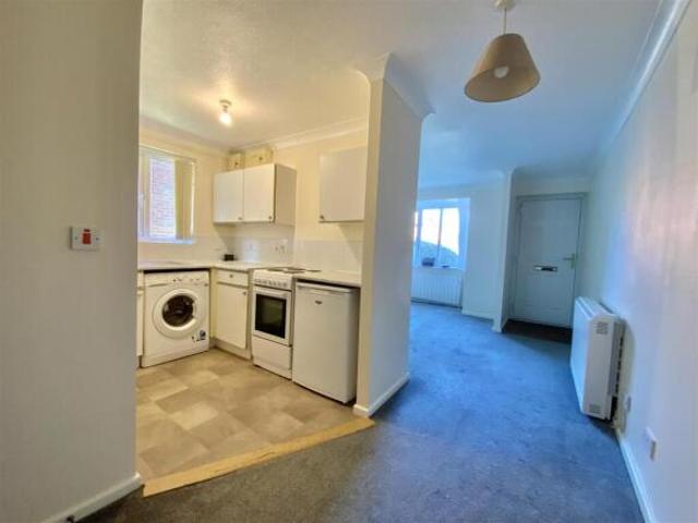 1 bedroom maisonette for rent in Bergamot Gardens, Walnut Tree, Milton Keynes, MK7