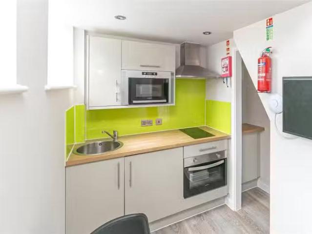 1 bedroom maisonette for rent in Crown House, 37 41 Prince Str.