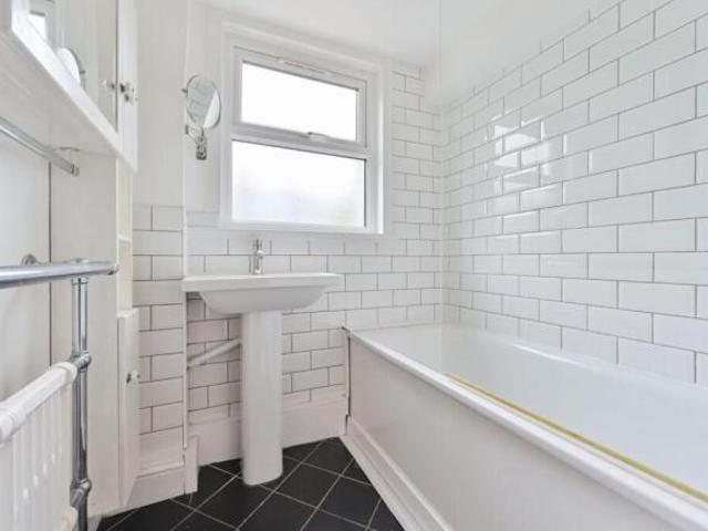 1 bedroom maisonette for rent in Danbrook Road, Streatham Common, London, SW16