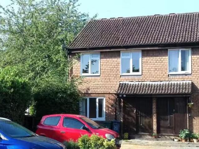 1 bedroom maisonette for rent in Elder Close, Burpham, GU4