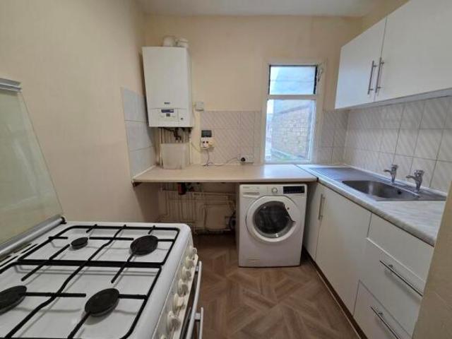 1 bedroom maisonette for rent in Grove Road, Luton, LU1
