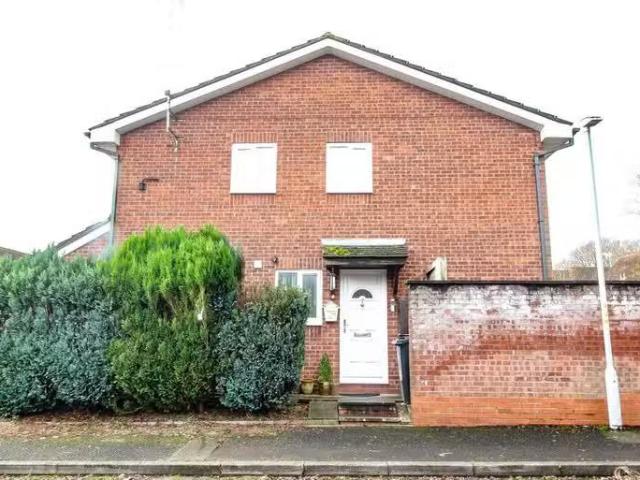 1 bedroom maisonette for rent in Hawkesbury Close, Church Hill.