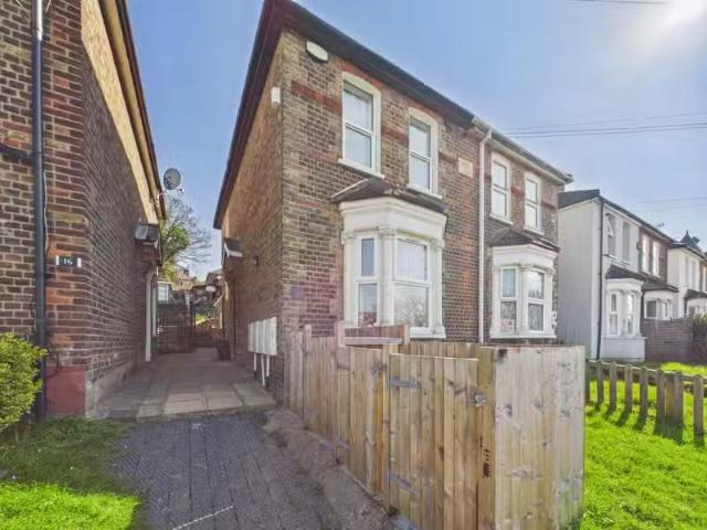 1 bedroom maisonette for rent in Hughenden Road, High Wycombe.
