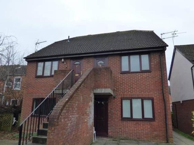 1 bedroom maisonette for rent in Lysons Avenue Linden GL1