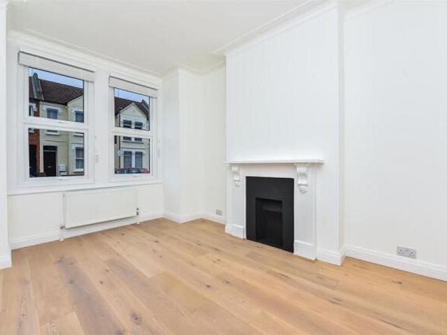 1 bedroom maisonette for rent in Mellison Road, London, SW17
