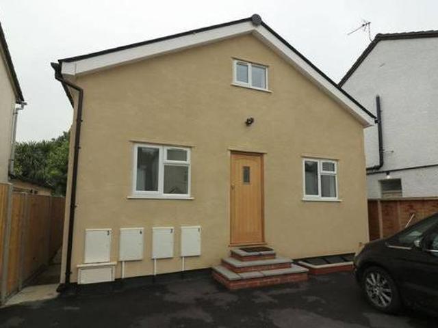 1 bedroom maisonette for rent in New Road Staines Upon Thames TW18