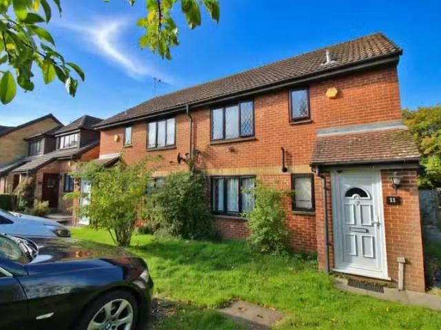 1 bedroom maisonette for rent in Rokes Place, Yateley, GU46