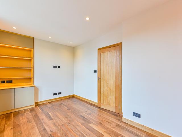 1 Bedroom Maisonette for Rent in Shepherds Bush | Foxtons