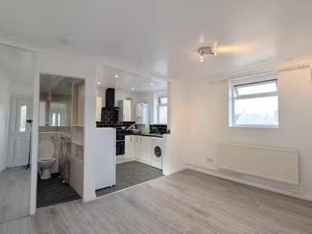 1 bedroom maisonette for rent in Springfield Road, St Albans.