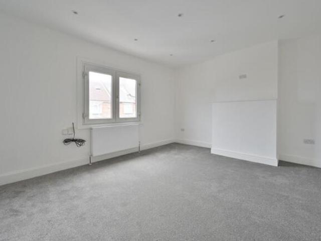 1 bedroom maisonette for rent in St James Road, Watford, WD18