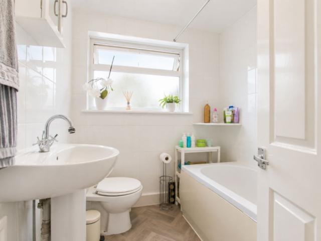1 bedroom maisonette for rent in Stanley Square, Carshalton, SM5