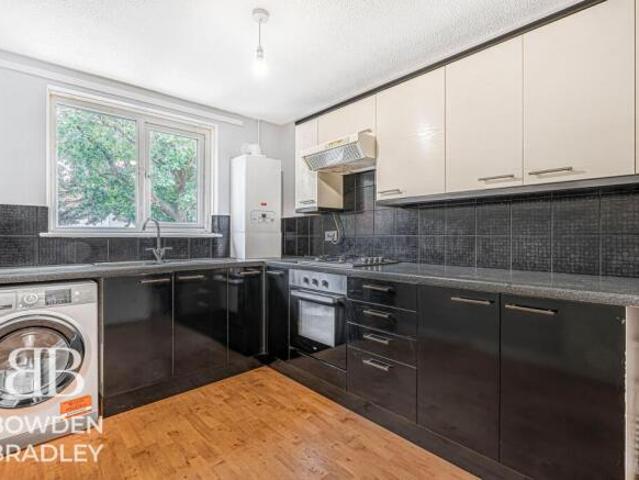 1 bedroom maisonette for rent in Stapleford Close, Chingford, E4