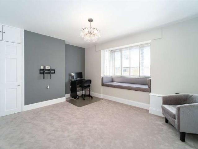 1 Bedroom Maisonette Flat