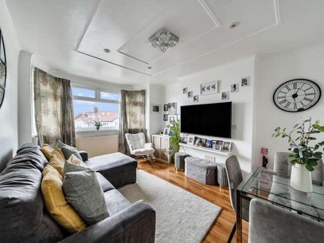 1 Bedroom Maisonette Flat