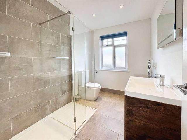 1 Bedroom Maisonette Flat