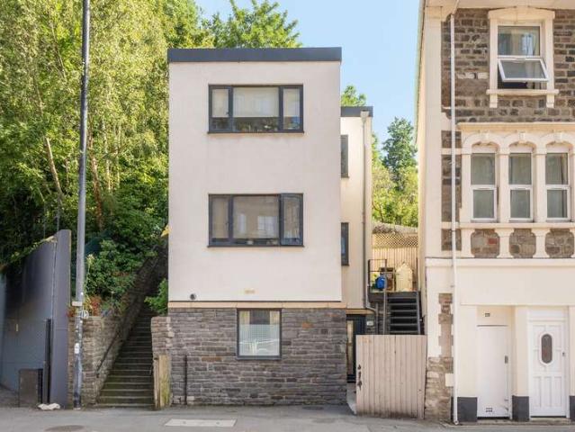 1 Bedroom Maisonette Flat