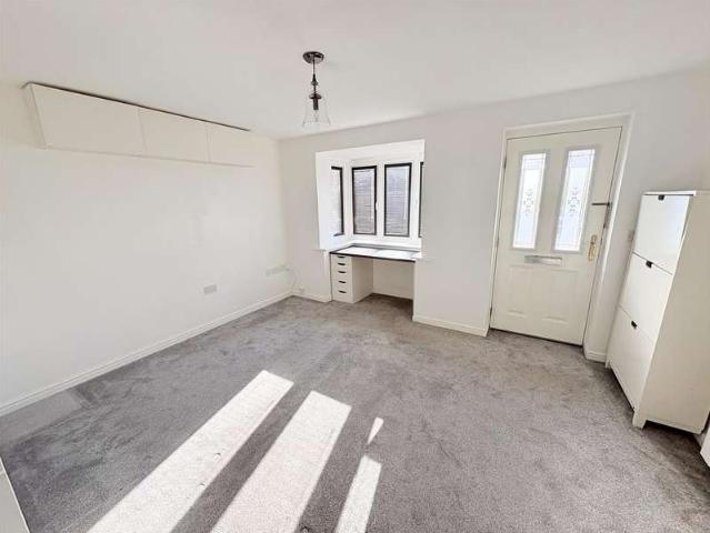 1 Bedroom Maisonette Flat