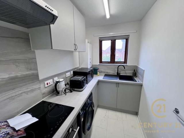 1 Bedroom Maisonette Flat