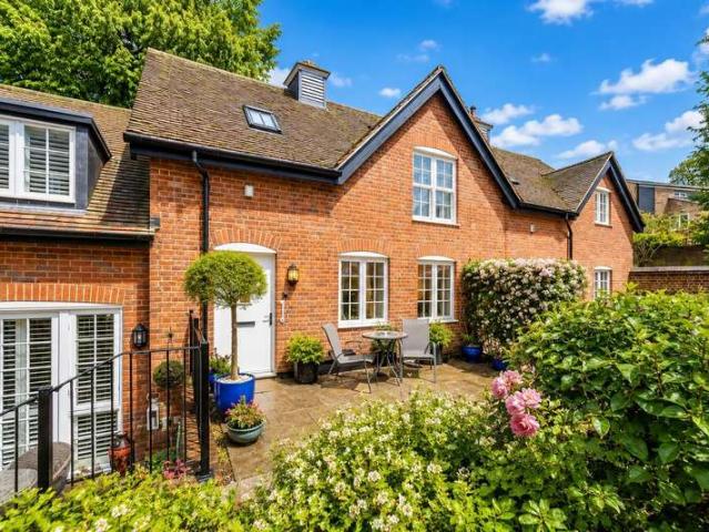 1 Bedroom Maisonette Flat