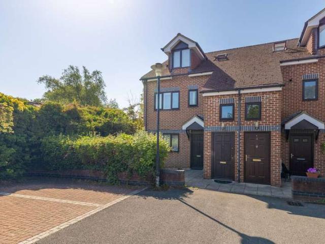 1 Bedroom Maisonette Flat