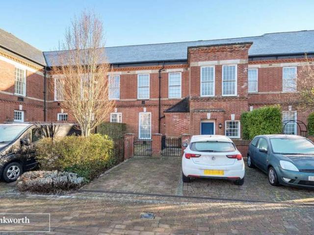 1 Bedroom Maisonette Flat