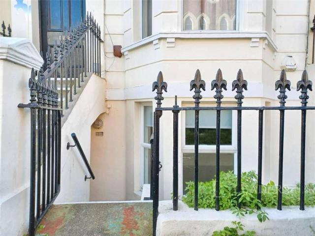 1 Bedroom Maisonette Flat