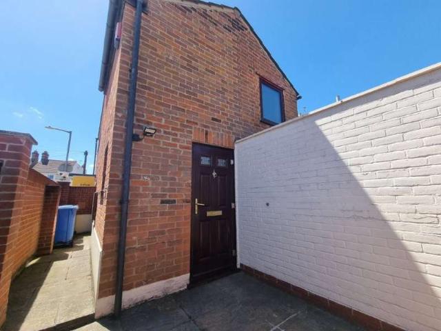 1 Bedroom Maisonette Flat