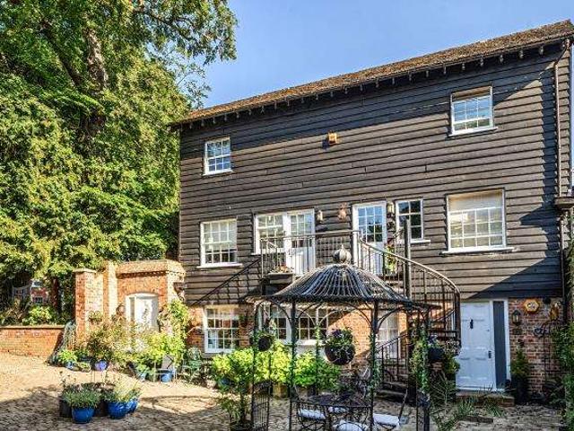 1 Bedroom Maisonette Flat