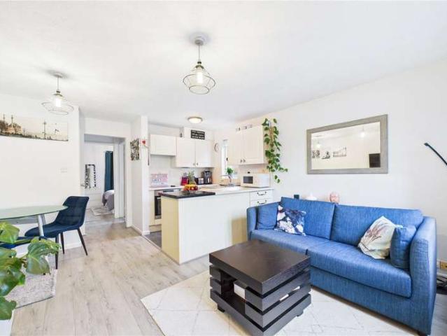 1 Bedroom Maisonette Flat
