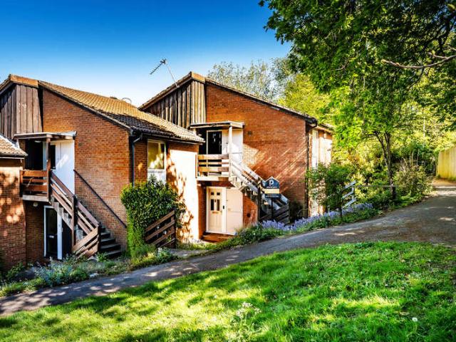 1 Bedroom Maisonette Flat