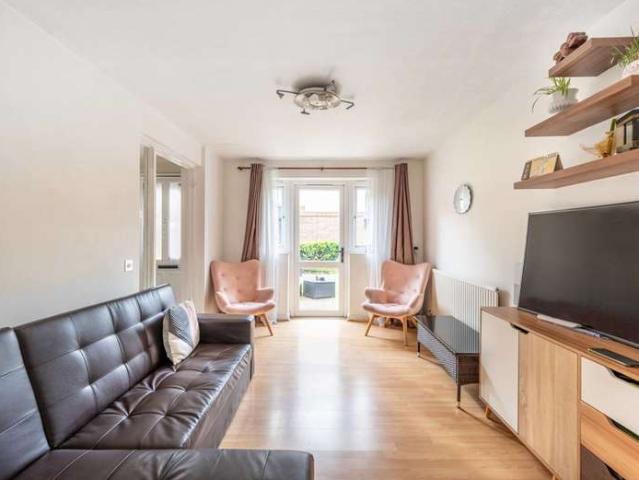 1 Bedroom Maisonette Flat