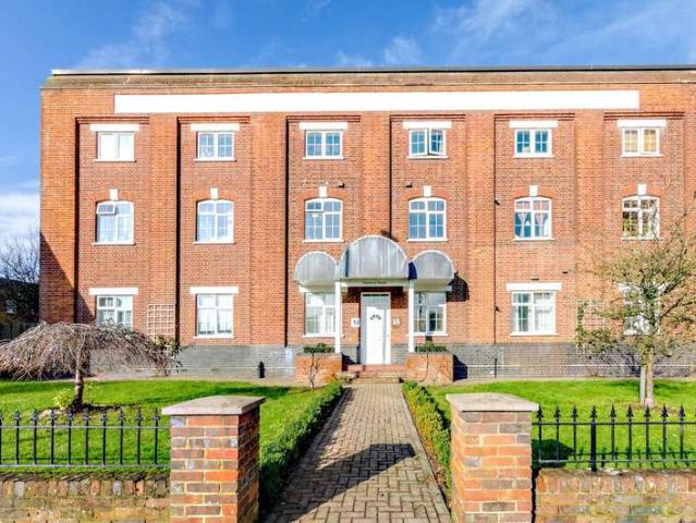 1 Bedroom Maisonette Flat
